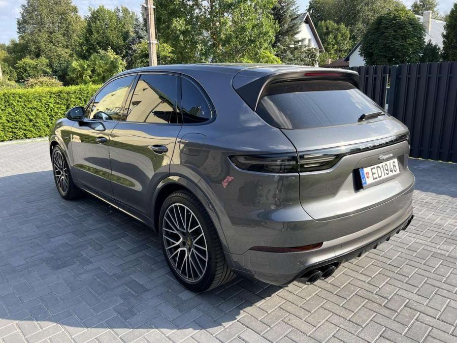 Pelēks Porsche Cayenne 2019 Viļņa, ar dzinēja tilpumu 3.00 L un nobraukumu 177 tūkst. km par 42999 €, foto 4 vietnē AUTOMOTO.COM.LV