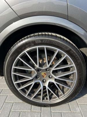 Pelēks Porsche Cayenne 2019 Viļņa, ar dzinēja tilpumu 3.00 L un nobraukumu 177 tūkst. km par 42999 €, foto 9 vietnē AUTOMOTO.COM.LV