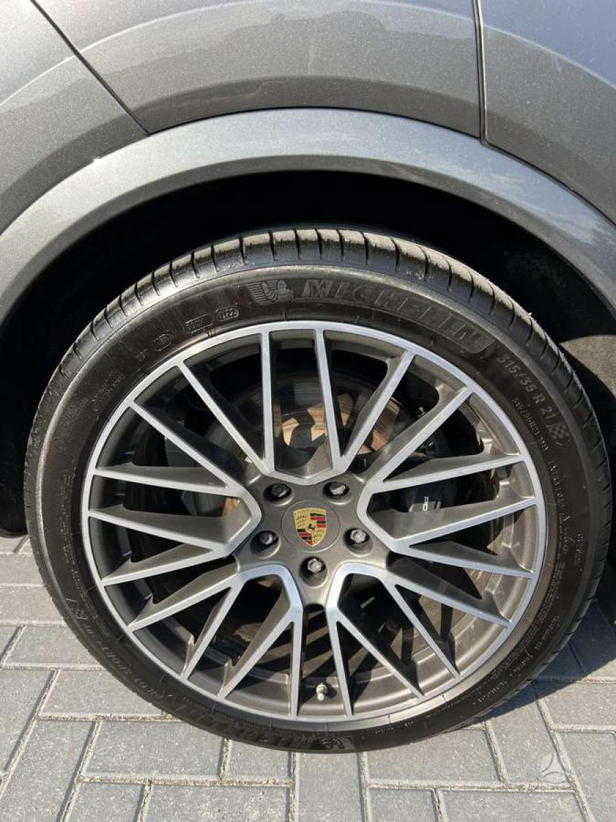 Pelēks Porsche Cayenne 2019 Viļņa, ar dzinēja tilpumu 3.00 L un nobraukumu 177 tūkst. km par 42999 €, foto 9 vietnē AUTOMOTO.COM.LV