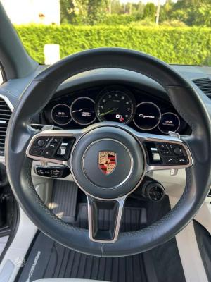 Pelēks Porsche Cayenne 2019 Viļņa, ar dzinēja tilpumu 3.00 L un nobraukumu 177 tūkst. km par 42999 €, foto 10 vietnē AUTOMOTO.COM.LV