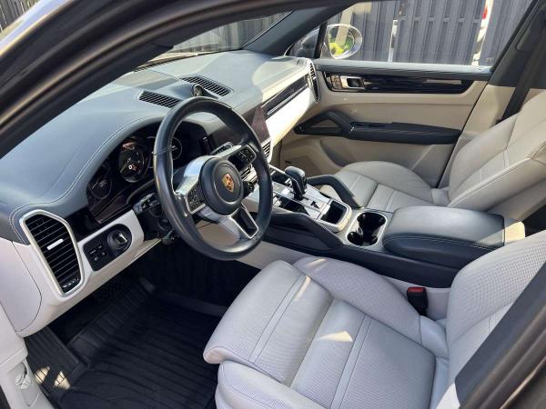 Pelēks Porsche Cayenne 2019 Viļņa, ar dzinēja tilpumu 3.00 L un nobraukumu 177 tūkst. km par 42999 €, foto 10 vietnē AUTOMOTO.COM.LV