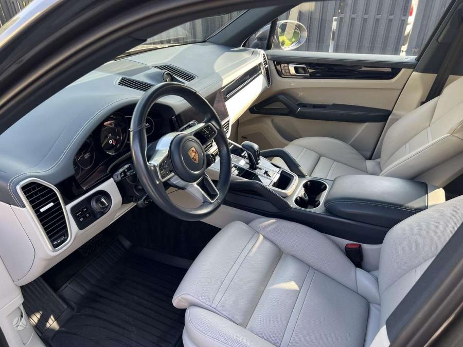 Pelēks Porsche Cayenne 2019 Viļņa, ar dzinēja tilpumu 3.00 L un nobraukumu 177 tūkst. km par 42999 €, foto 11 vietnē AUTOMOTO.COM.LV