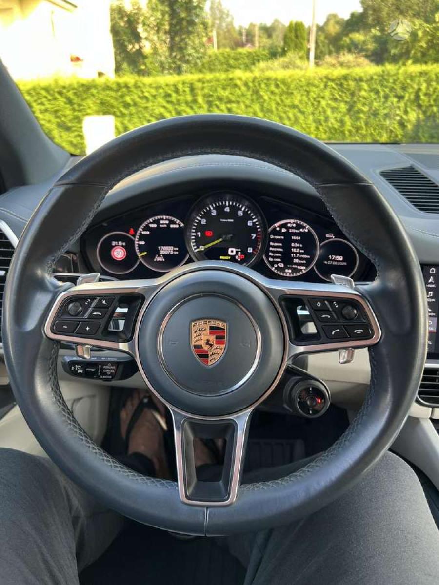 Pelēks Porsche Cayenne 2019 Viļņa, ar dzinēja tilpumu 3.00 L un nobraukumu 177 tūkst. km par 42999 €, foto 15 vietnē AUTOMOTO.COM.LV