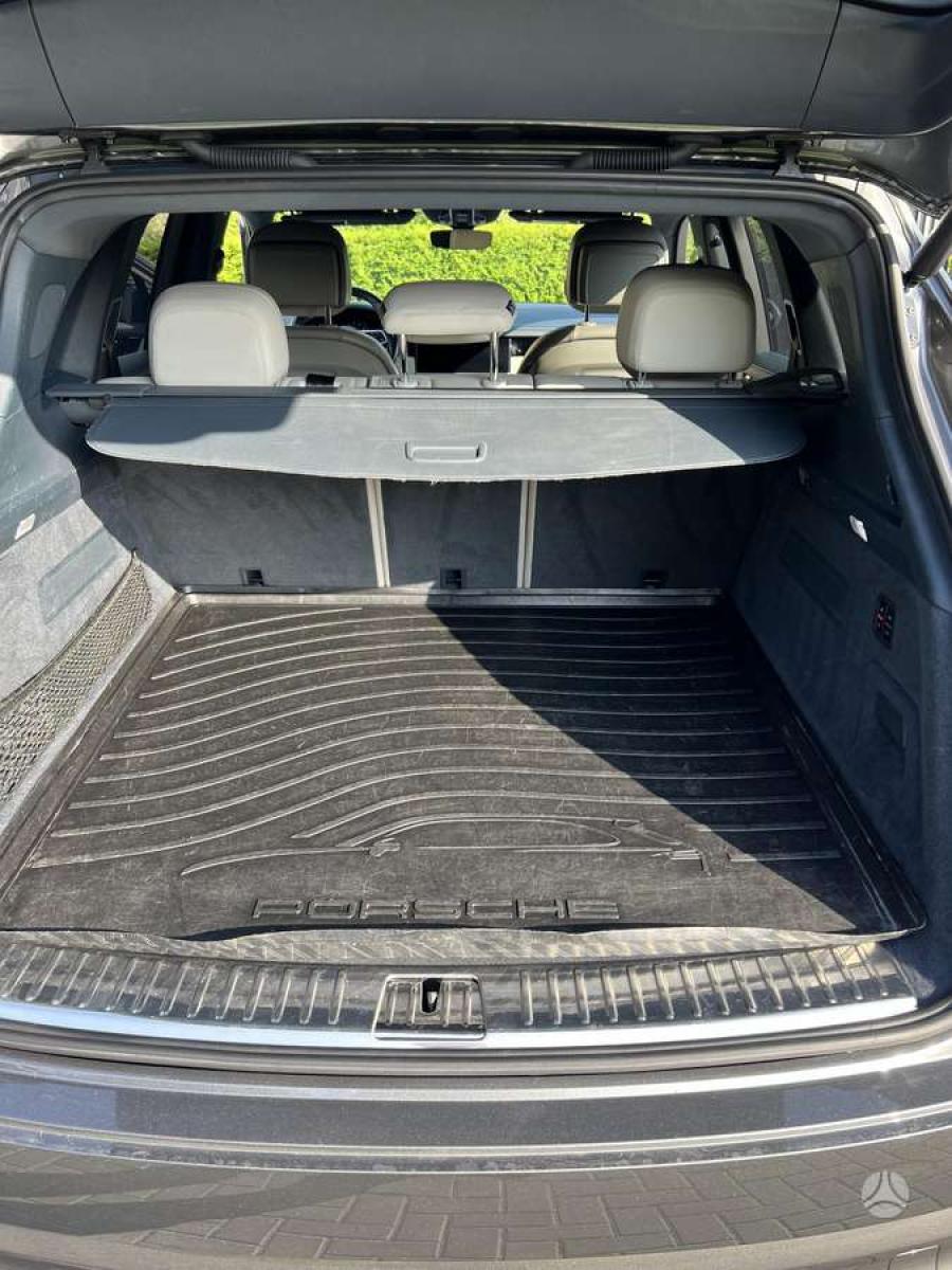 Pelēks Porsche Cayenne 2019 Viļņa, ar dzinēja tilpumu 3.00 L un nobraukumu 177 tūkst. km par 42999 €, foto 18 vietnē AUTOMOTO.COM.LV