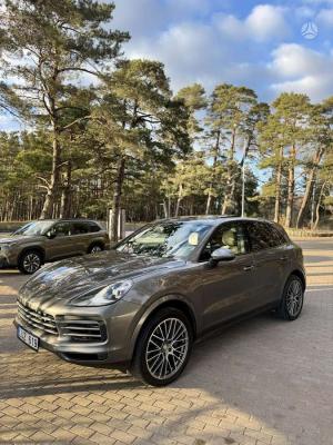 Grey Porsche Cayenne 2019 in Vilnius, with an engine capacity of 2.89 L and mileage of 200 thousand km for 38000 €, photo 4 on AUTOMOTO.COM.LV