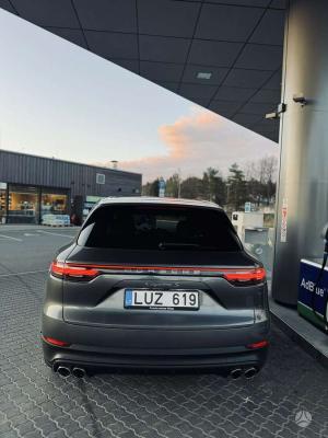 Grey Porsche Cayenne 2019 in Vilnius, with an engine capacity of 2.89 L and mileage of 200 thousand km for 38000 €, photo 5 on AUTOMOTO.COM.LV