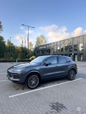 Grey Porsche Cayenne 2019 in Vilnius, with an engine capacity of 2.89 L and mileage of 200 thousand km for 38000 €, photo 9 on AUTOMOTO.COM.LV
