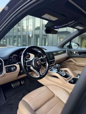 Grey Porsche Cayenne 2019 in Vilnius, with an engine capacity of 2.89 L and mileage of 200 thousand km for 38000 €, photo 14 on AUTOMOTO.COM.LV