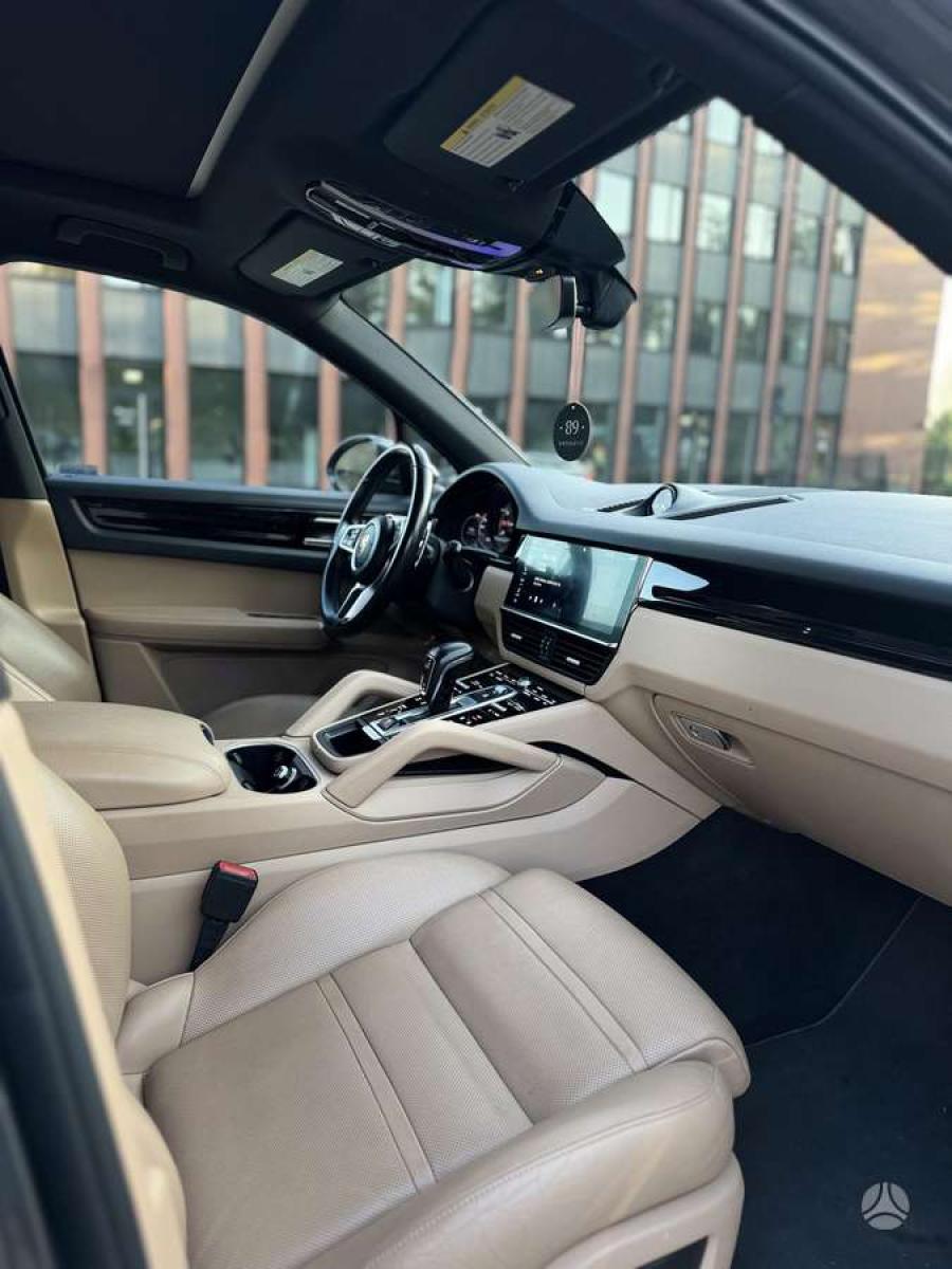 Grey Porsche Cayenne 2019 in Vilnius, with an engine capacity of 2.89 L and mileage of 200 thousand km for 38000 €, photo 15 on AUTOMOTO.COM.LV