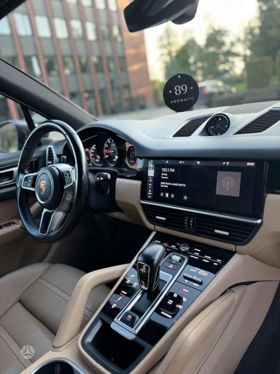 Grey Porsche Cayenne 2019 in Vilnius, with an engine capacity of 2.89 L and mileage of 200 thousand km for 38000 €, photo 16 on AUTOMOTO.COM.LV