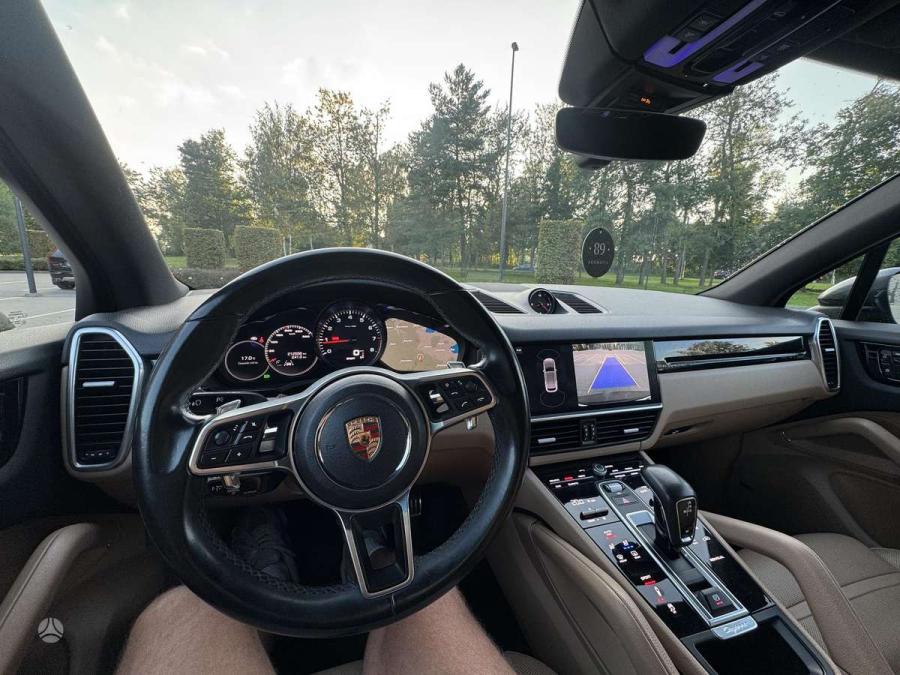 Grey Porsche Cayenne 2019 in Vilnius, with an engine capacity of 2.89 L and mileage of 200 thousand km for 38000 €, photo 22 on AUTOMOTO.COM.LV