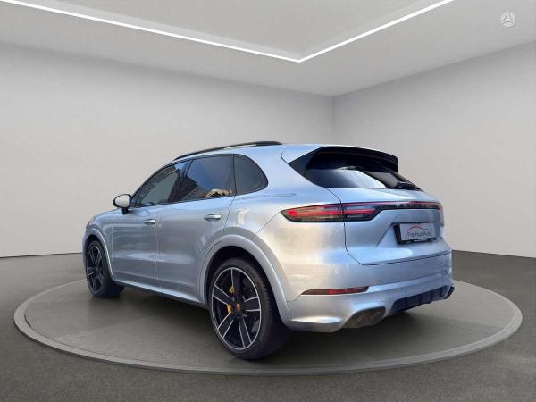 Grey Porsche Cayenne 2019 in Vilnius, with an engine capacity of 4.00 L and mileage of 130 thousand km for 54900 €, photo 4 on AUTOMOTO.COM.LV