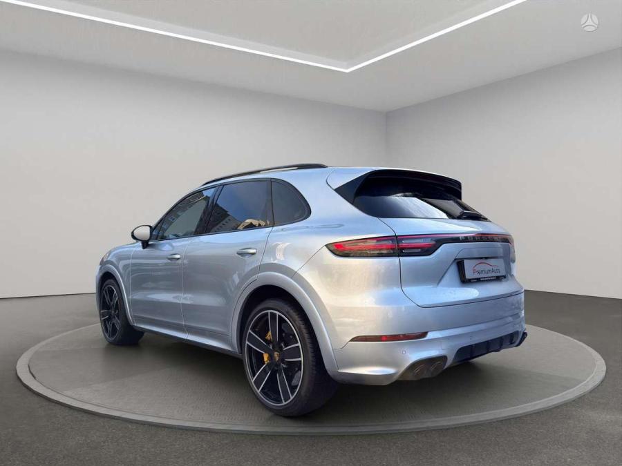 Grey Porsche Cayenne 2019 in Vilnius, with an engine capacity of 4.00 L and mileage of 130 thousand km for 54900 €, photo 4 on AUTOMOTO.COM.LV