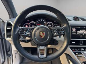 Grey Porsche Cayenne 2019 in Vilnius, with an engine capacity of 4.00 L and mileage of 130 thousand km for 54900 €, photo 10 on AUTOMOTO.COM.LV