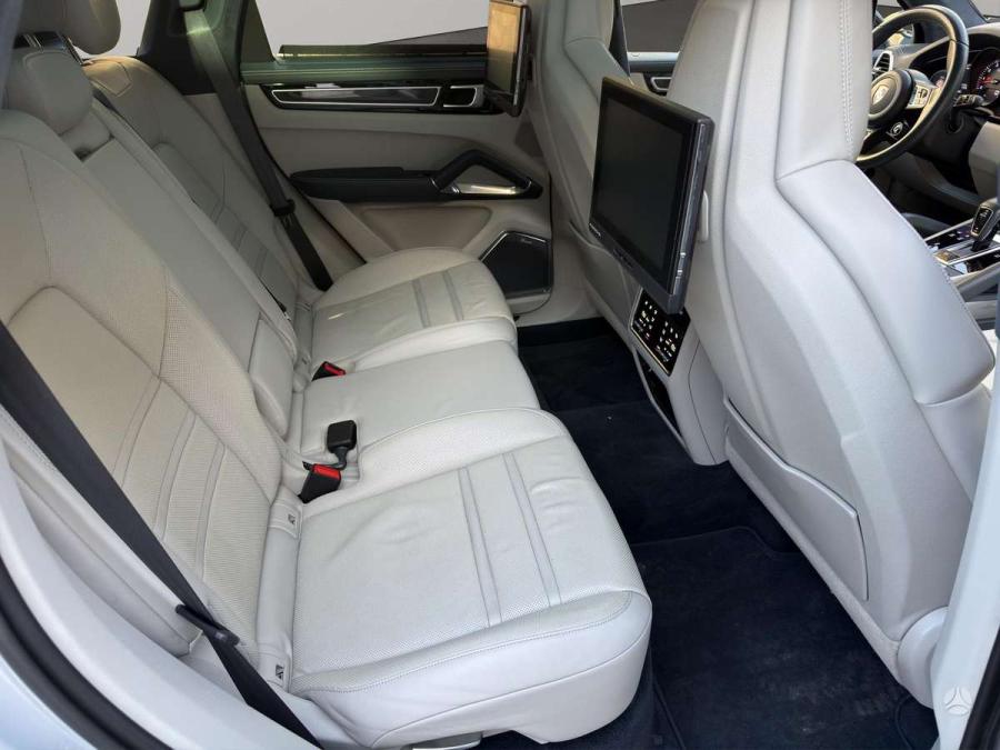 Grey Porsche Cayenne 2019 in Vilnius, with an engine capacity of 4.00 L and mileage of 130 thousand km for 54900 €, photo 16 on AUTOMOTO.COM.LV