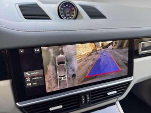 Grey Porsche Cayenne 2019 in Vilnius, with an engine capacity of 4.00 L and mileage of 130 thousand km for 54900 €, photo 17 on AUTOMOTO.COM.LV
