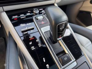 Grey Porsche Cayenne 2019 in Vilnius, with an engine capacity of 4.00 L and mileage of 130 thousand km for 54900 €, photo 18 on AUTOMOTO.COM.LV