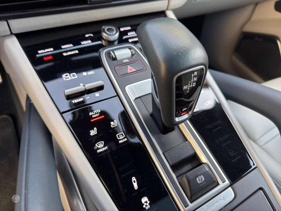 Grey Porsche Cayenne 2019 in Vilnius, with an engine capacity of 4.00 L and mileage of 130 thousand km for 54900 €, photo 18 on AUTOMOTO.COM.LV