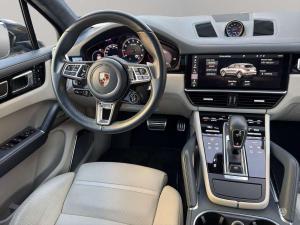 Grey Porsche Cayenne 2019 in Vilnius, with an engine capacity of 4.00 L and mileage of 130 thousand km for 54900 €, photo 20 on AUTOMOTO.COM.LV