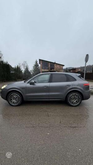 Pelēks Porsche Cayenne 2020 Kauņa, ar dzinēja tilpumu 3.00 L un nobraukumu 50 tūkst. km par 59500 €, foto 3 vietnē AUTOMOTO.COM.LV