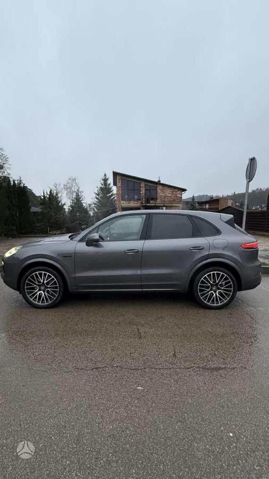 Pelēks Porsche Cayenne 2020 Kauņa, ar dzinēja tilpumu 3.00 L un nobraukumu 50 tūkst. km par 59500 €, foto 3 vietnē AUTOMOTO.COM.LV