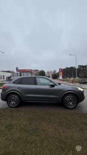 Pelēks Porsche Cayenne 2020 Kauņa, ar dzinēja tilpumu 3.00 L un nobraukumu 50 tūkst. km par 59500 €, foto 4 vietnē AUTOMOTO.COM.LV