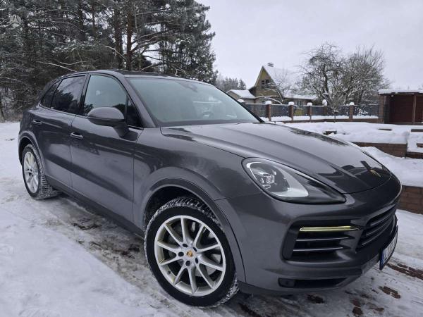 Grey Porsche Cayenne 2020 in Utena, with an engine capacity of 2.89 L and mileage of 204 thousand km for 33900 €, photo 5 on AUTOMOTO.COM.LV