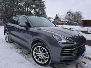Grey Porsche Cayenne 2020 in Utena, with an engine capacity of 2.89 L and mileage of 204 thousand km for 33900 €, photo 5 on AUTOMOTO.COM.LV