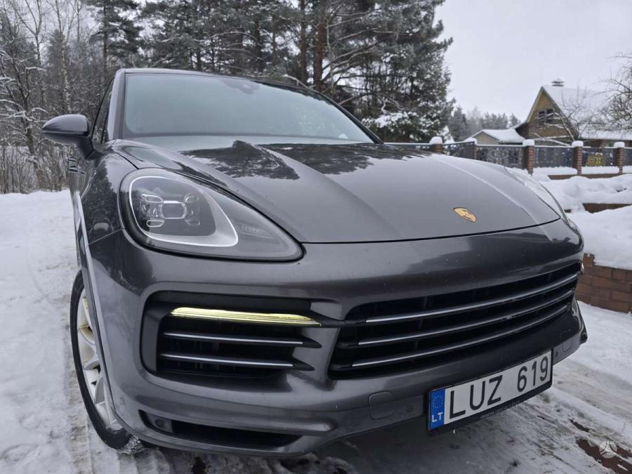 Grey Porsche Cayenne 2020 in Utena, with an engine capacity of 2.89 L and mileage of 204 thousand km for 33900 €, photo 7 on AUTOMOTO.COM.LV