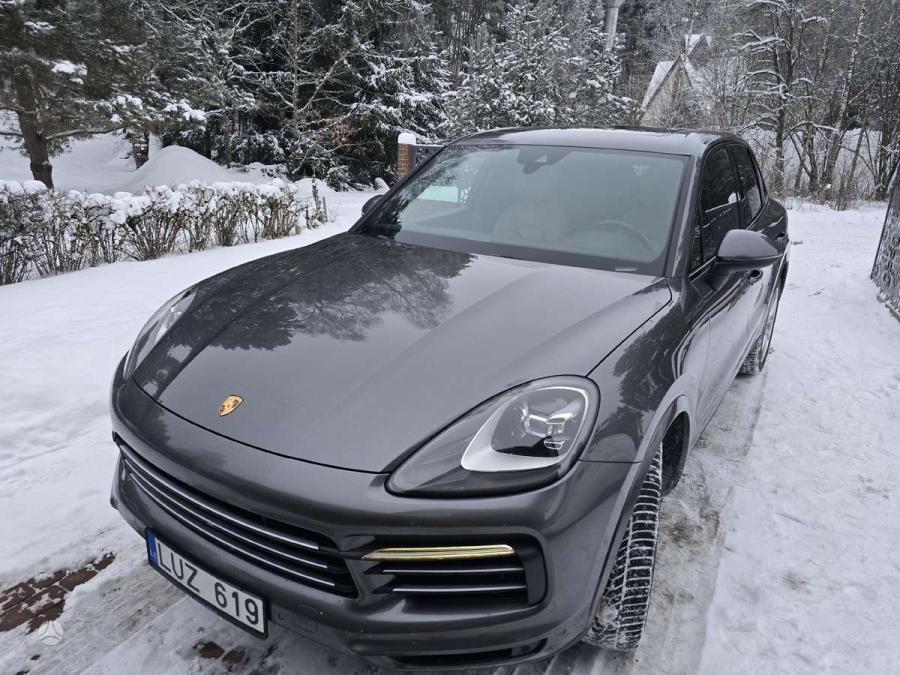 Grey Porsche Cayenne 2020 in Utena, with an engine capacity of 2.89 L and mileage of 204 thousand km for 33900 €, photo 8 on AUTOMOTO.COM.LV
