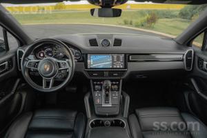 Pelēks Porsche Cayenne 2020 Rīga, ar dzinēja tilpumu 3.00 L un nobraukumu 131 tūkst. km par 65990 €, foto 13 vietnē AUTOMOTO.COM.LV