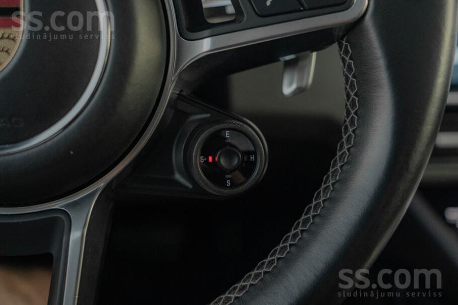 Pelēks Porsche Cayenne 2020 Rīga, ar dzinēja tilpumu 3.00 L un nobraukumu 131 tūkst. km par 65990 €, foto 15 vietnē AUTOMOTO.COM.LV
