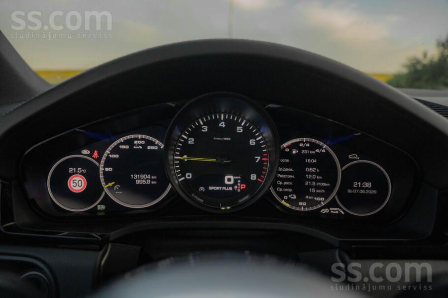 Pelēks Porsche Cayenne 2020 Rīga, ar dzinēja tilpumu 3.00 L un nobraukumu 131 tūkst. km par 65990 €, foto 16 vietnē AUTOMOTO.COM.LV