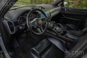 Pelēks Porsche Cayenne 2020 Rīga, ar dzinēja tilpumu 3.00 L un nobraukumu 131 tūkst. km par 65990 €, foto 17 vietnē AUTOMOTO.COM.LV