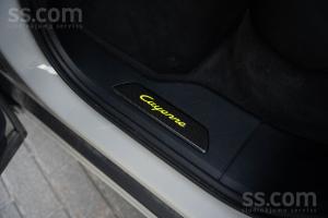 Pelēks Porsche Cayenne 2020 Rīga, ar dzinēja tilpumu 3.00 L un nobraukumu 131 tūkst. km par 65990 €, foto 24 vietnē AUTOMOTO.COM.LV