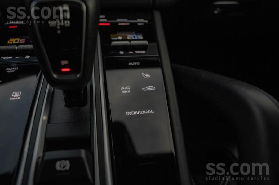 Pelēks Porsche Cayenne 2020 Rīga, ar dzinēja tilpumu 3.00 L un nobraukumu 131 tūkst. km par 65990 €, foto 30 vietnē AUTOMOTO.COM.LV