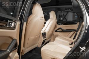 Grey Porsche Cayenne 2020 in Riga, with an engine capacity of 3.00 L and mileage of 99 thousand km for 68900 €, photo 13 on AUTOMOTO.COM.LV