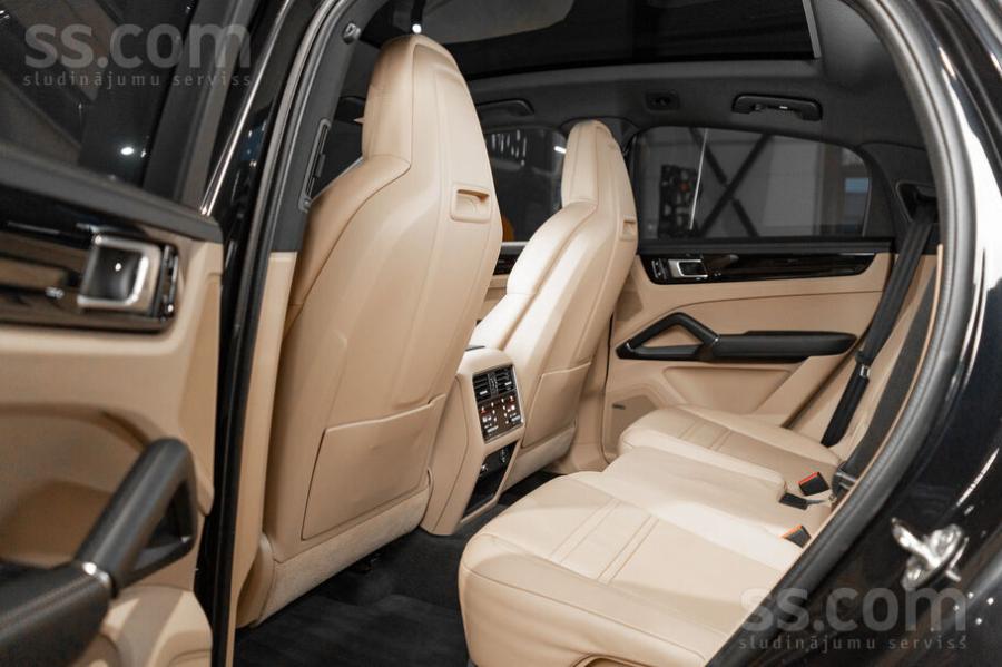 Grey Porsche Cayenne 2020 in Riga, with an engine capacity of 3.00 L and mileage of 99 thousand km for 68900 €, photo 13 on AUTOMOTO.COM.LV