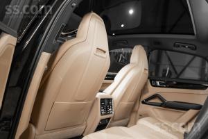 Grey Porsche Cayenne 2020 in Riga, with an engine capacity of 3.00 L and mileage of 99 thousand km for 68900 €, photo 14 on AUTOMOTO.COM.LV