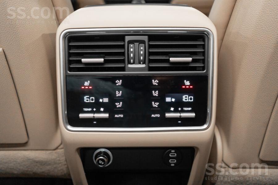 Grey Porsche Cayenne 2020 in Riga, with an engine capacity of 3.00 L and mileage of 99 thousand km for 68900 €, photo 15 on AUTOMOTO.COM.LV
