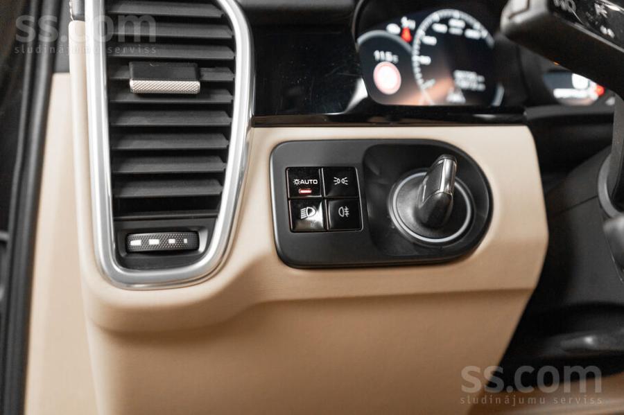 Grey Porsche Cayenne 2020 in Riga, with an engine capacity of 3.00 L and mileage of 99 thousand km for 68900 €, photo 21 on AUTOMOTO.COM.LV
