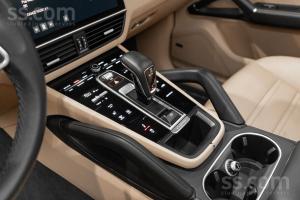 Grey Porsche Cayenne 2020 in Riga, with an engine capacity of 3.00 L and mileage of 99 thousand km for 68900 €, photo 32 on AUTOMOTO.COM.LV