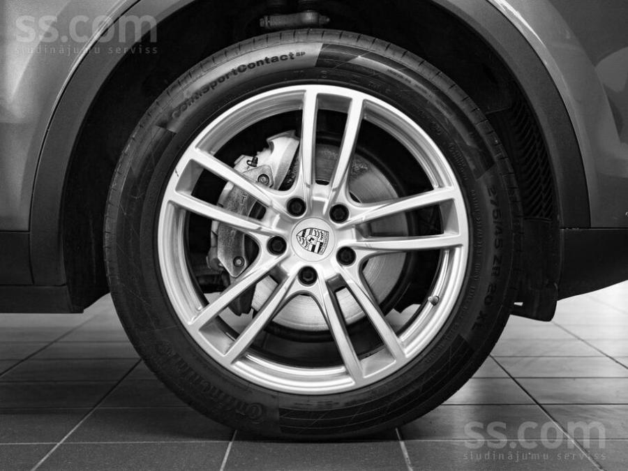 Pelēks Porsche Cayenne 2020 Rīga, ar dzinēja tilpumu 3.00 L un nobraukumu 153 tūkst. km par 44900 €, foto 17 vietnē AUTOMOTO.COM.LV
