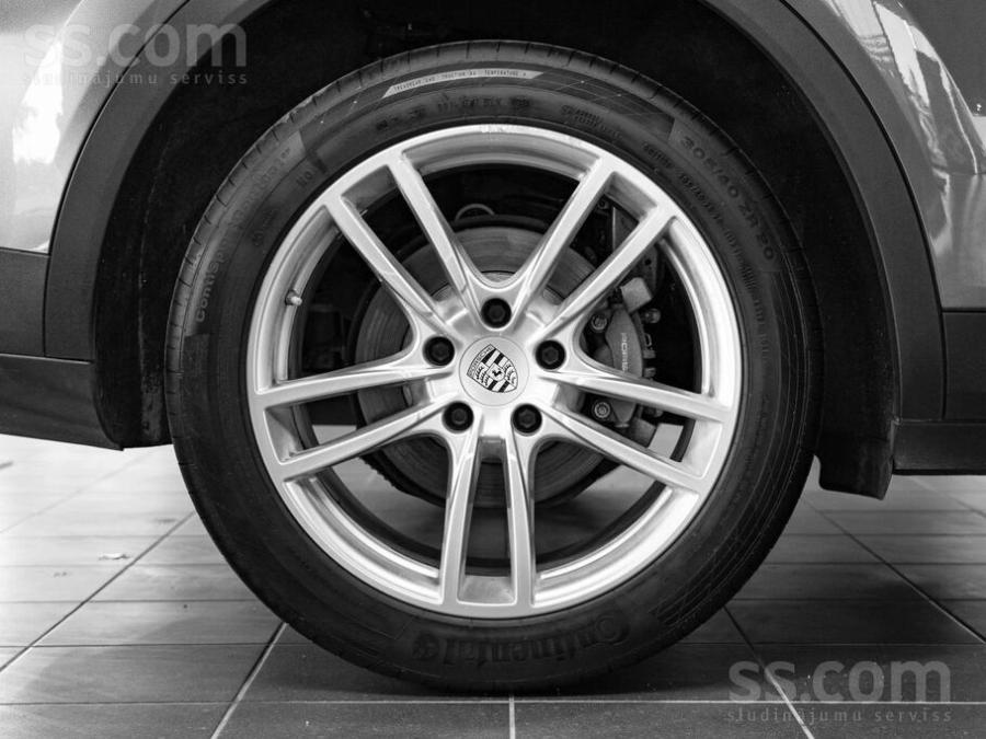Pelēks Porsche Cayenne 2020 Rīga, ar dzinēja tilpumu 3.00 L un nobraukumu 153 tūkst. km par 44900 €, foto 18 vietnē AUTOMOTO.COM.LV