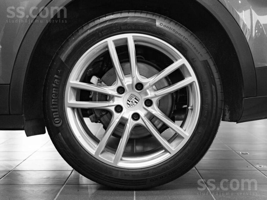 Pelēks Porsche Cayenne 2020 Rīga, ar dzinēja tilpumu 3.00 L un nobraukumu 153 tūkst. km par 44900 €, foto 19 vietnē AUTOMOTO.COM.LV