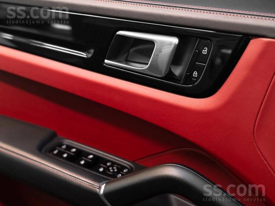 Pelēks Porsche Cayenne 2020 Rīga, ar dzinēja tilpumu 3.00 L un nobraukumu 153 tūkst. km par 44900 €, foto 32 vietnē AUTOMOTO.COM.LV