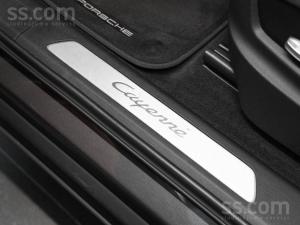 Pelēks Porsche Cayenne 2020 Rīga, ar dzinēja tilpumu 3.00 L un nobraukumu 153 tūkst. km par 44900 €, foto 35 vietnē AUTOMOTO.COM.LV