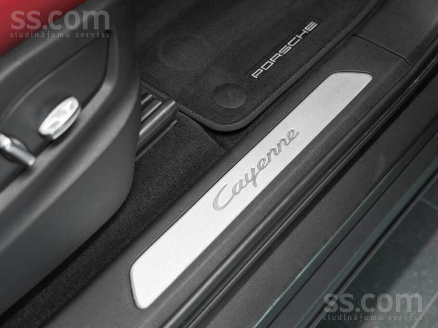 Pelēks Porsche Cayenne 2020 Rīga, ar dzinēja tilpumu 3.00 L un nobraukumu 153 tūkst. km par 44900 €, foto 36 vietnē AUTOMOTO.COM.LV