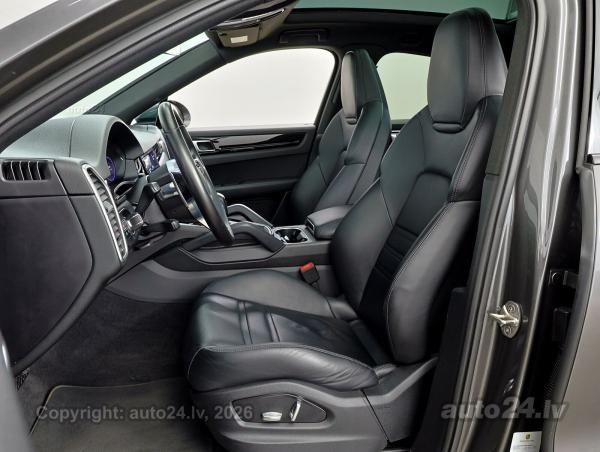 Grey Porsche Cayenne 2020 in Tallinn, with an engine capacity of 3.00 L and mileage of 75 thousand km for 64500 €, photo 10 on AUTOMOTO.COM.LV