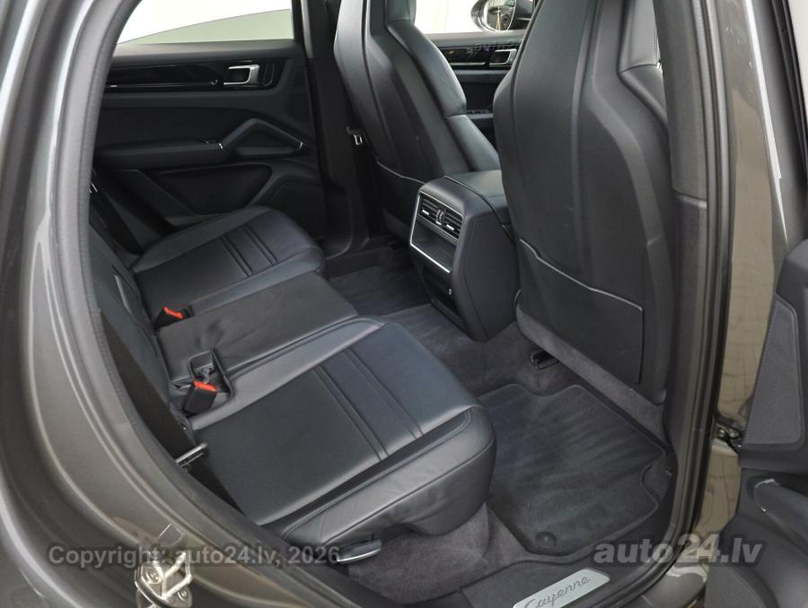 Pelēks Porsche Cayenne 2020 Tallina, ar dzinēja tilpumu 3.00 L un nobraukumu 75 tūkst. km par 64500 €, foto 14 vietnē AUTOMOTO.COM.LV